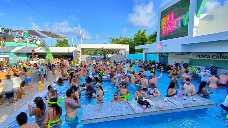 RIU Party – the wildest pool parties you will find in Punta Cana ...