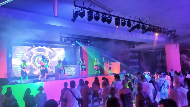 RIU Party – the wildest pool parties you will find in Punta Cana ...